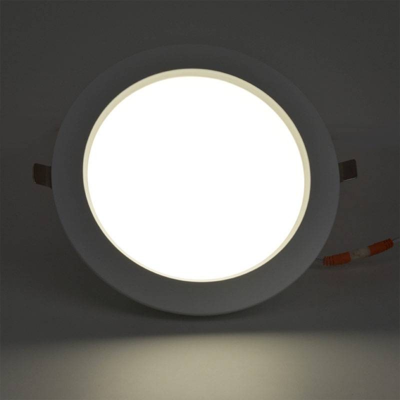 Foco LED Interior de 38W tipo Downlight. Muy potente.