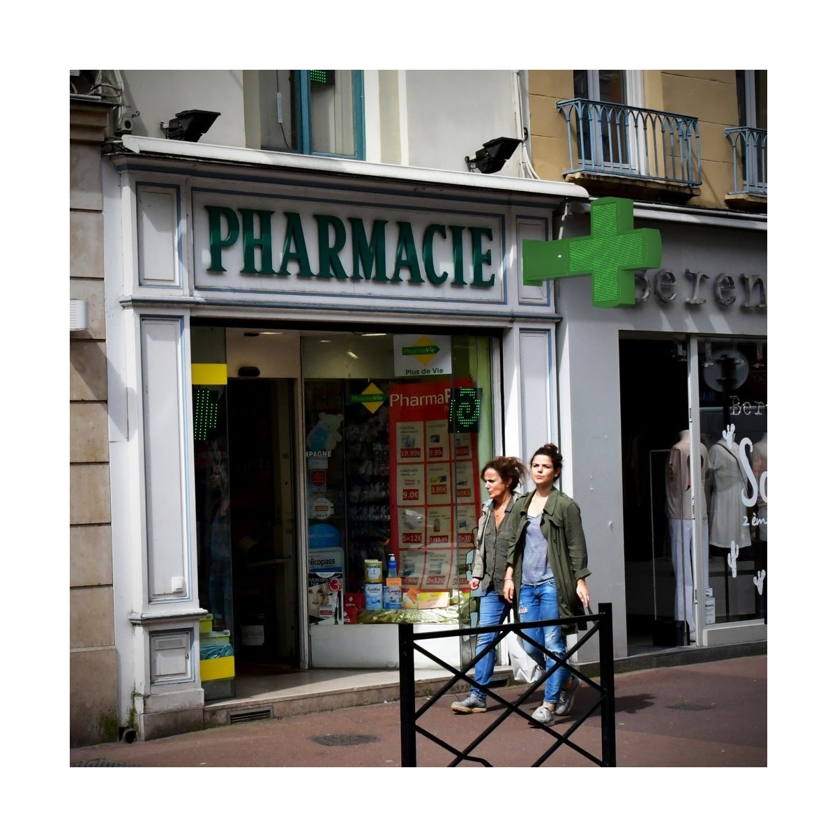 P8 Programmable Multicolor LED XL RGB Pharmacy Cross - Outdoor