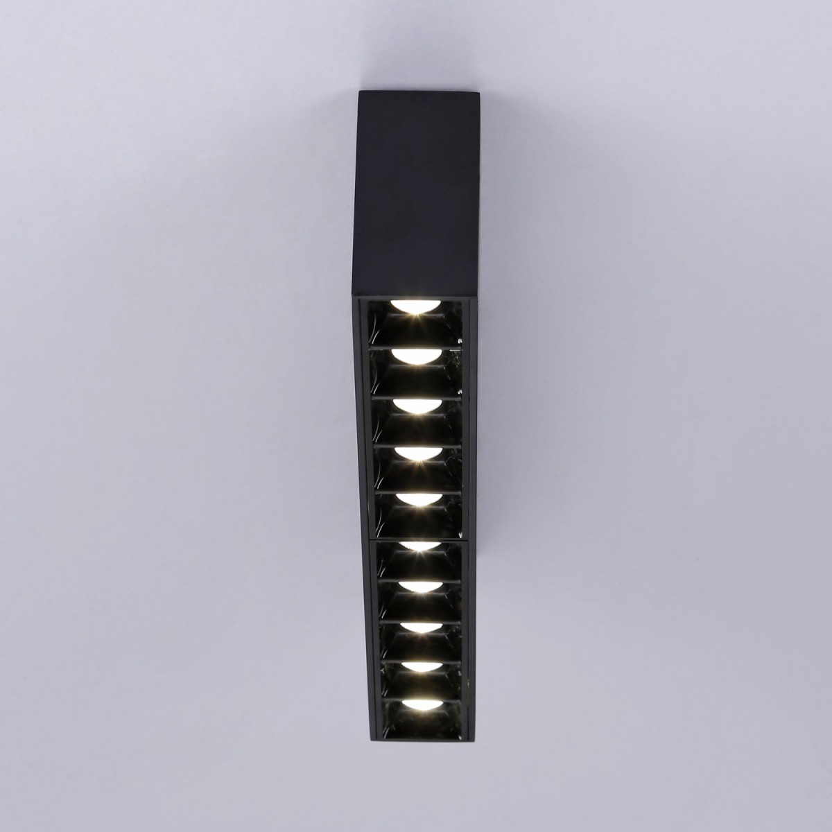 Linear LED surface spotlight black color - 20W - UGR18 - CRI90 - OSRAM Chip