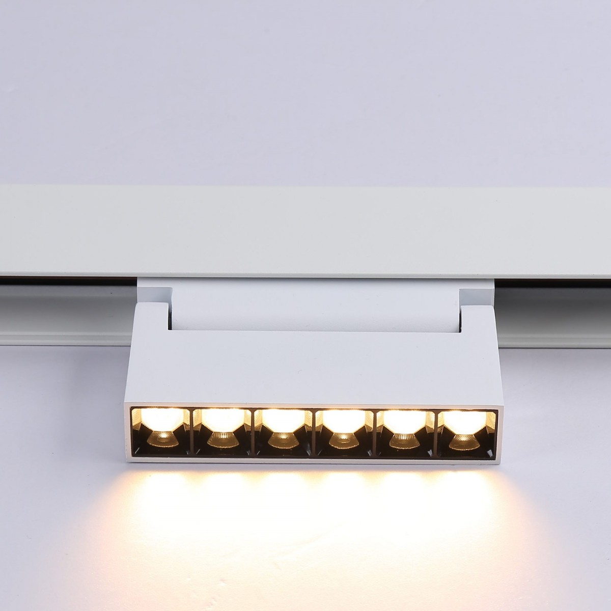Linear LED adjustable luminaire for magnetic rail 48V - 6W - UGR16 - White
