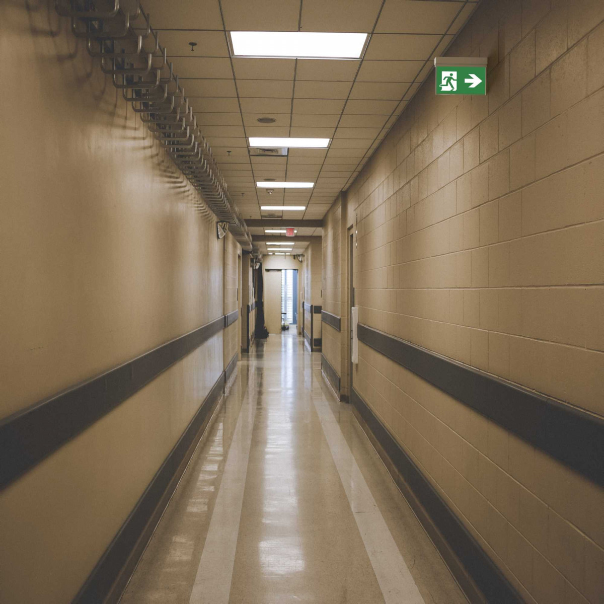 Permanent emergency light with "Side exit" pictogram