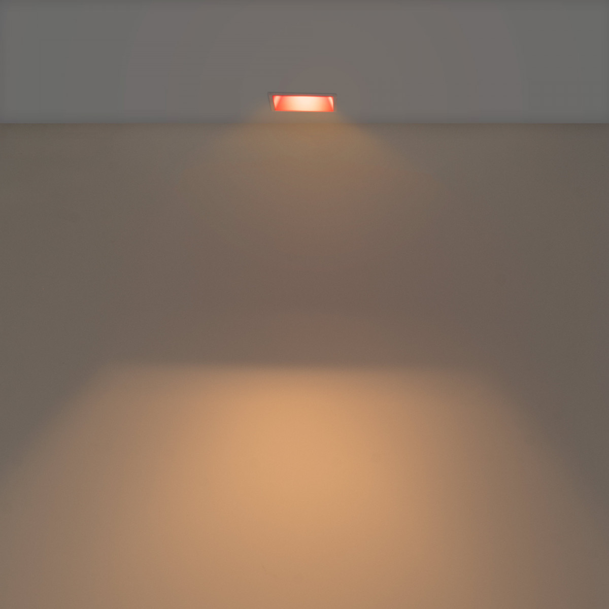 Asymmetrical square recessed downlight ring - Low UGR