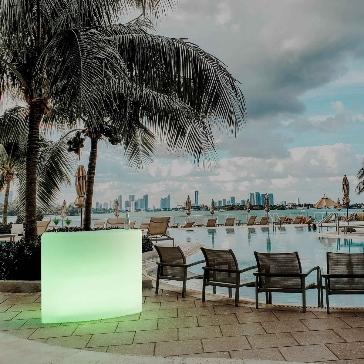 RGBW LED Display Counter - 2 x 5W - Rechargeable - Curved Design